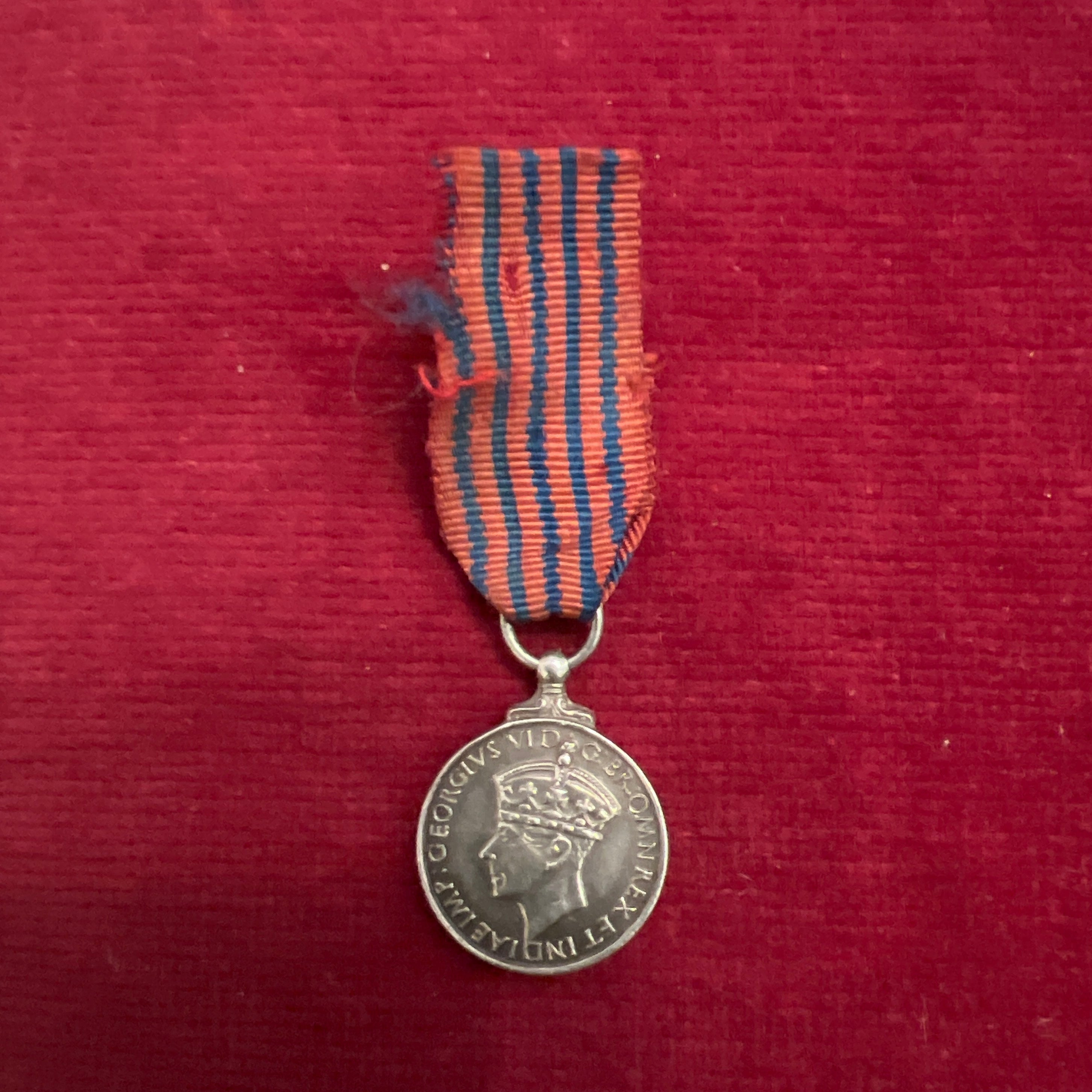Miniature George Medal in silver, old original example ...