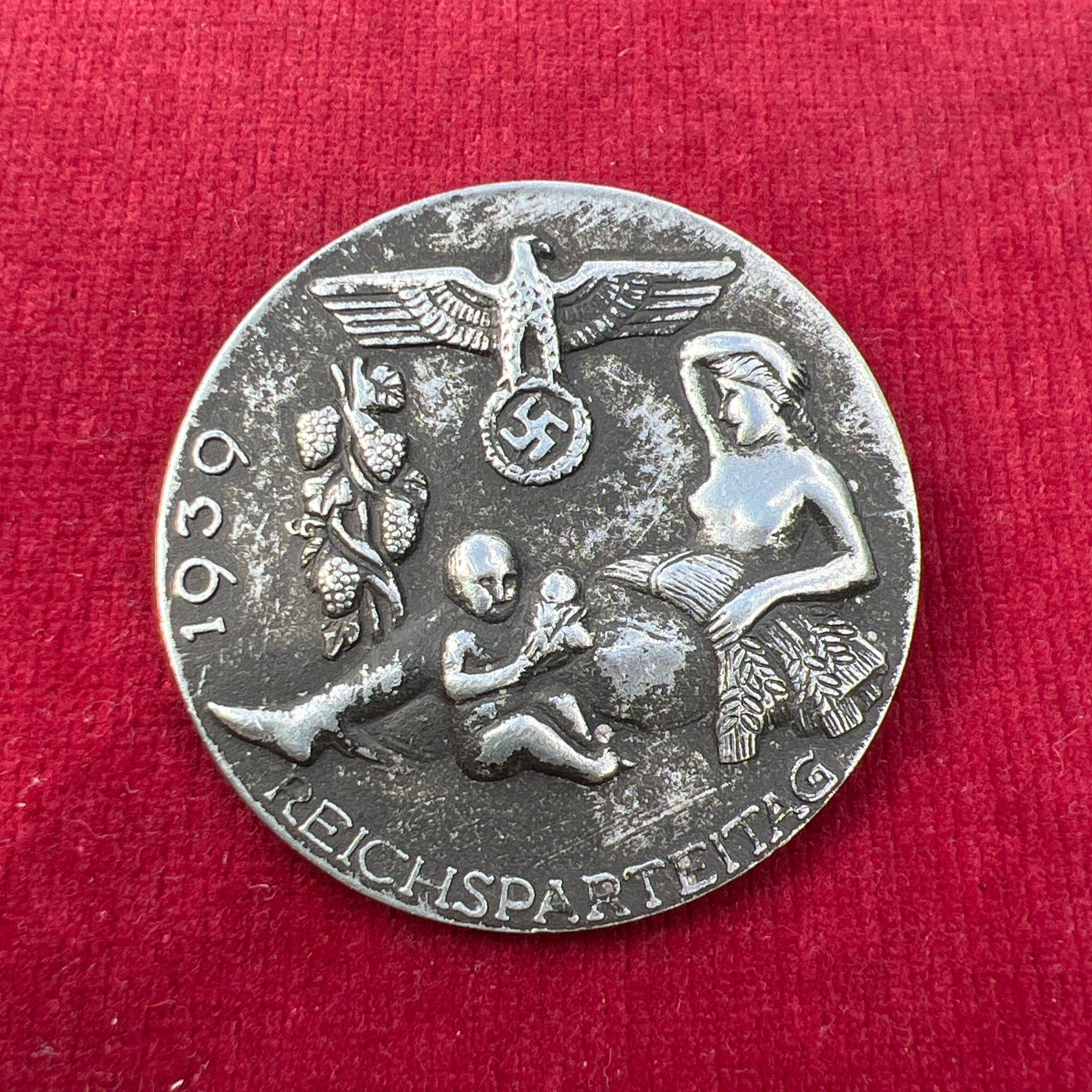 Nazi Germany, rally badge for the party, 1939, some wear ...