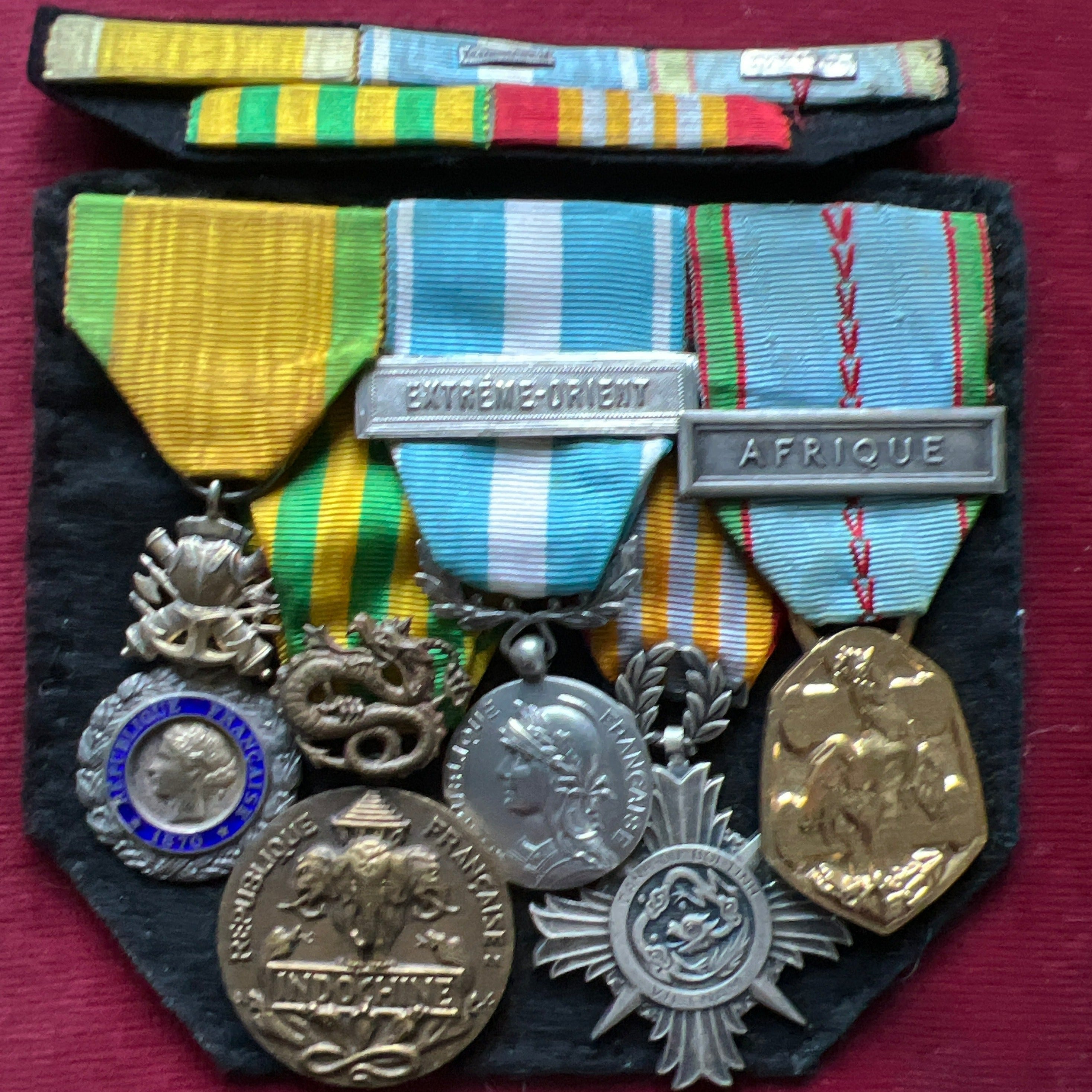 France, group of 5: Military Medal, WW2 War Medal, Colonial Medal Extr ...